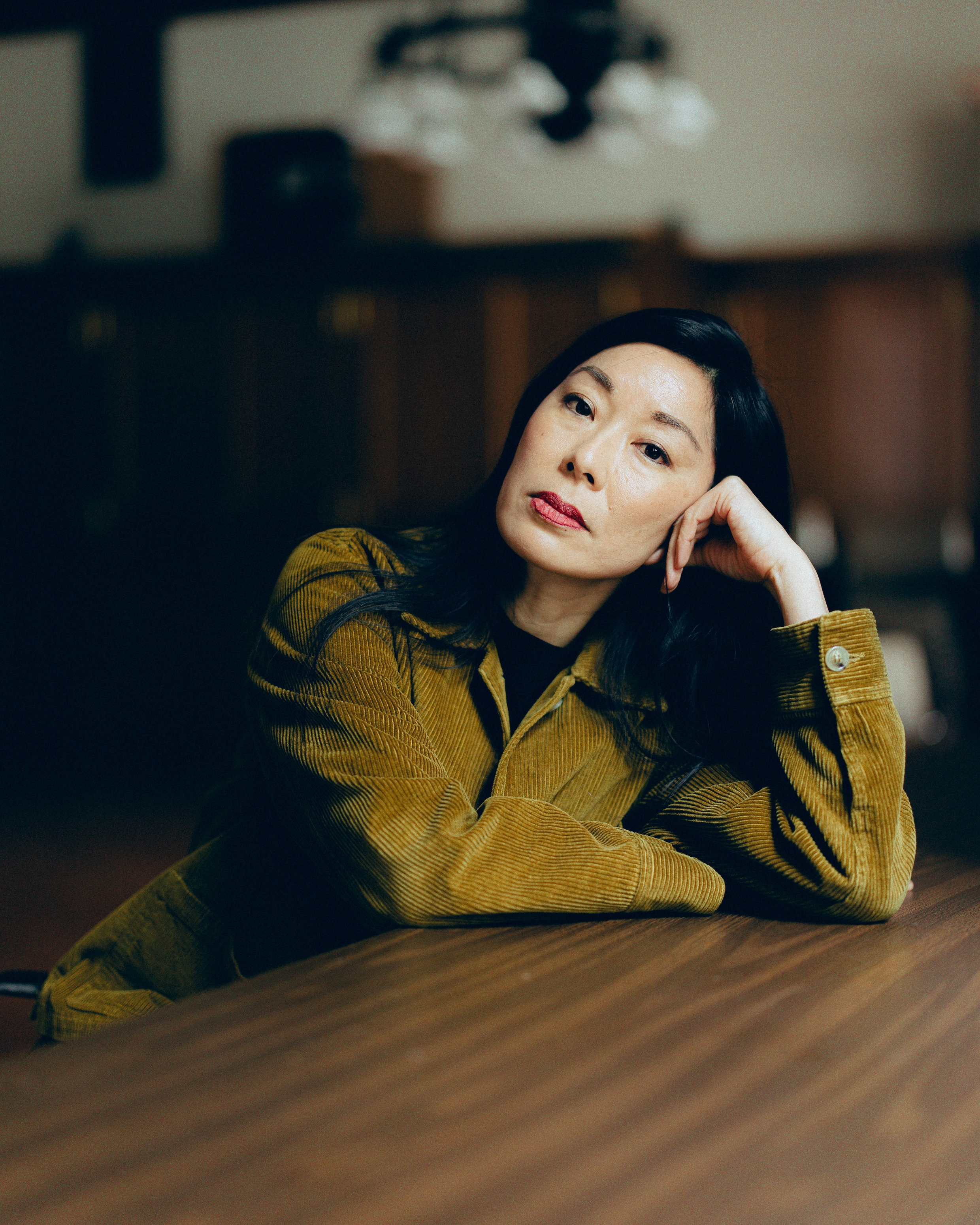 Katie Kitamura werpt de vraag op of mensen ooit volledig zichzelf zijn ...