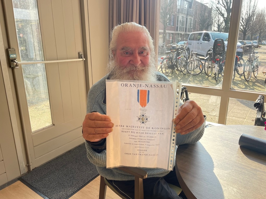 Ad van Deventer wilde iets doen voor de kinderen in zijn buurt, daarom ...