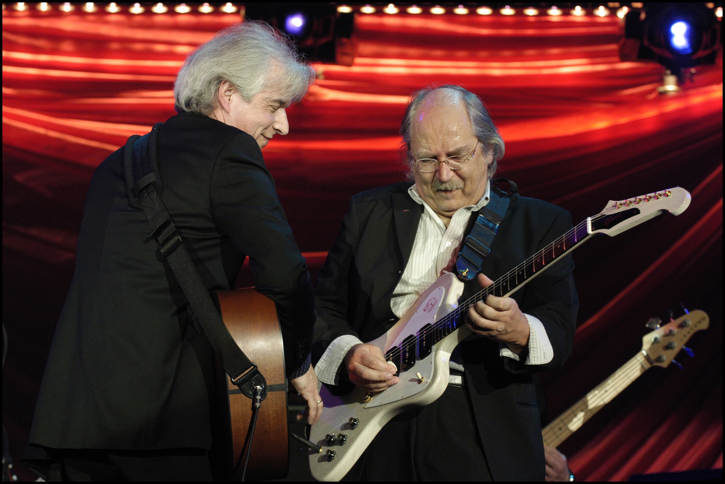 Gitarist Jan de Hont, bekend van ZZ & De Maskers, overleden op 83 ...