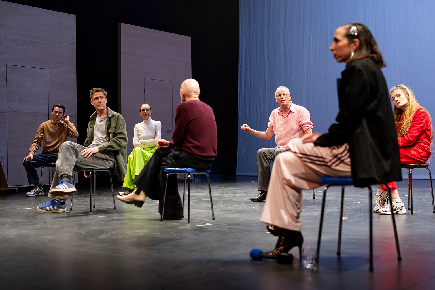 In ‘De sitcomeback’ imponeert theatergezelschap De Hoe op volstrekt ...