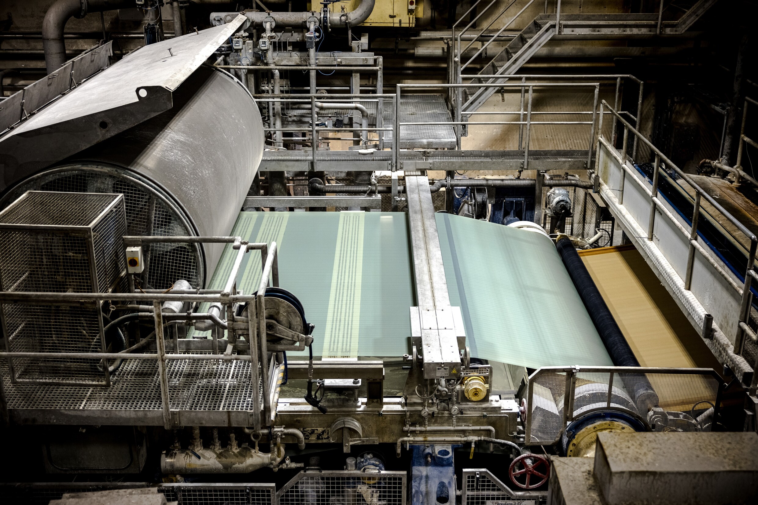 Ruim drie eeuwen oude papierfabriek, bekend van blauwe enveloppen ...