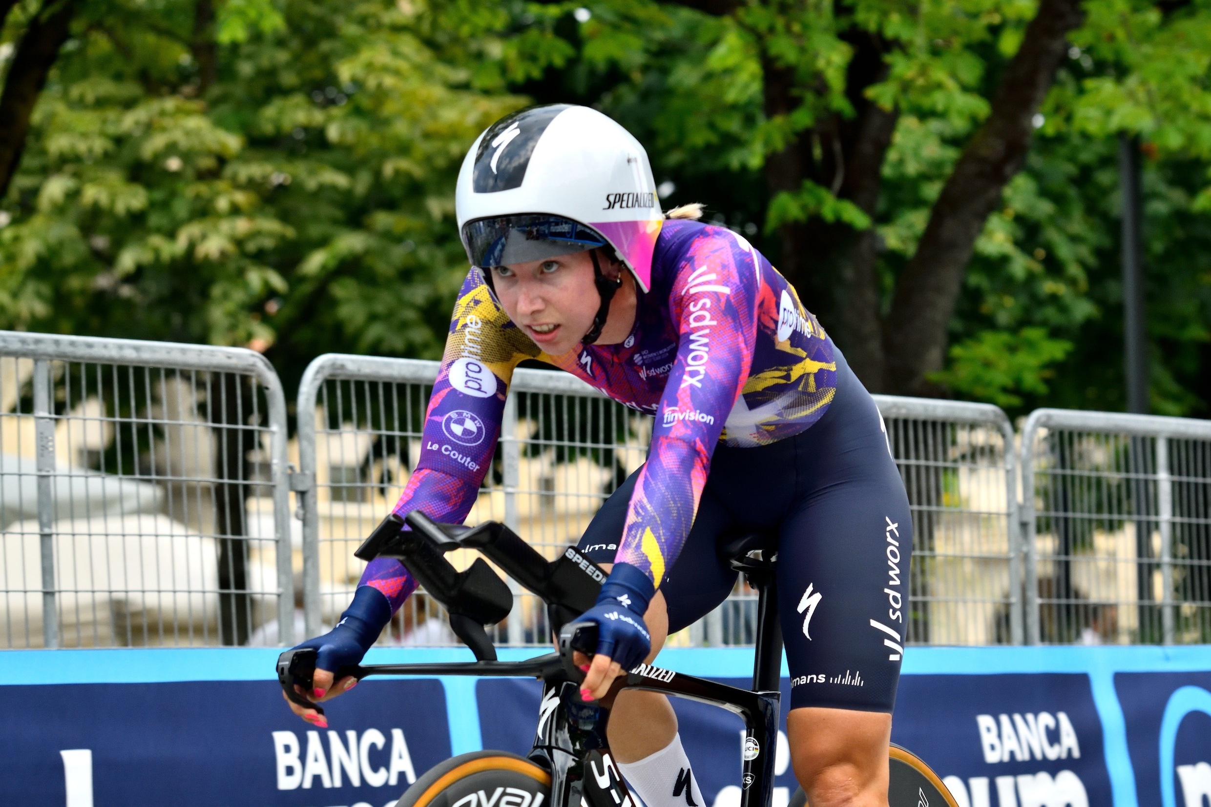 Klassementsleider Lorena Wiebes uit Giro gezet, paar uur na winst in ...
