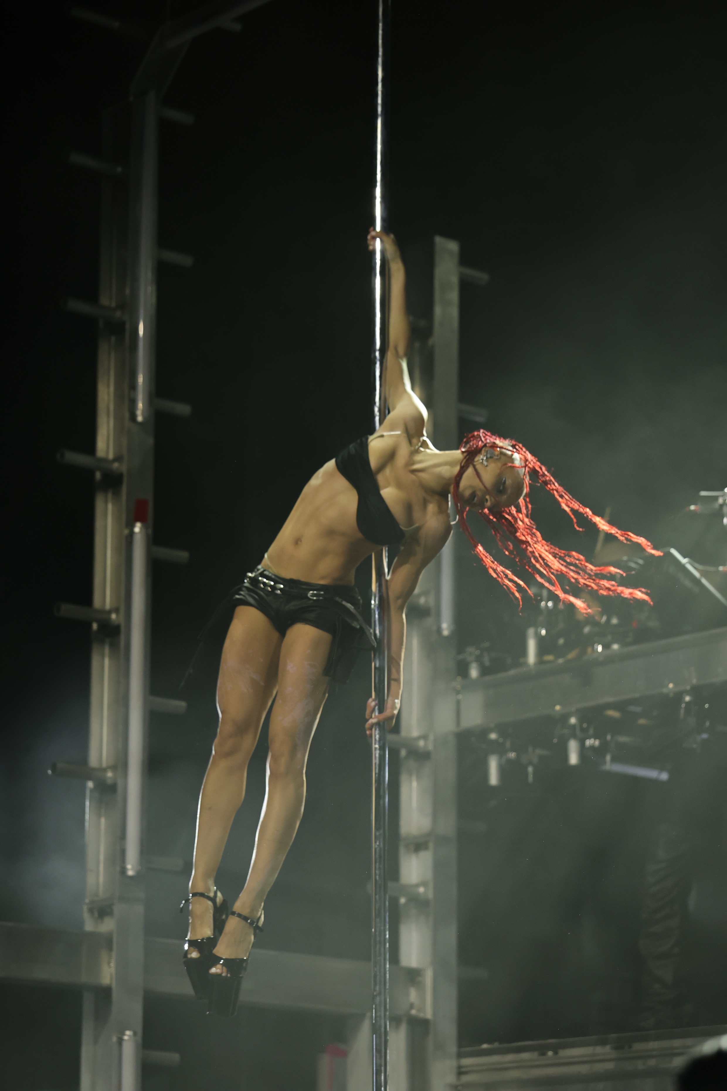 FKA Twigs’ ‘Body High’-tour is een uitdaging van Olympisch formaat: ‘Ik ...