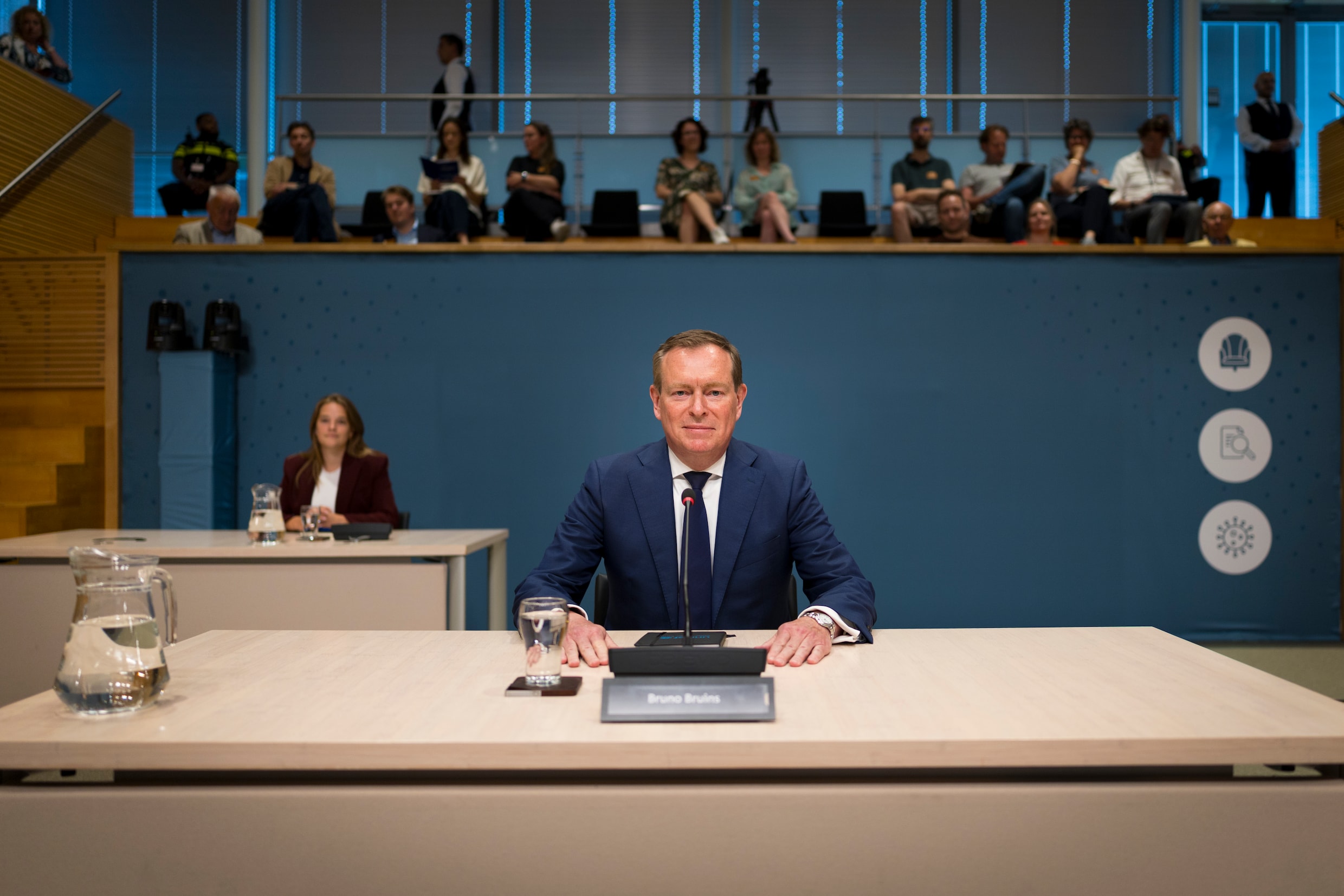 Bruins en Koopmans sparen in eerste coronaverhoren de Tweede Kamer niet ...