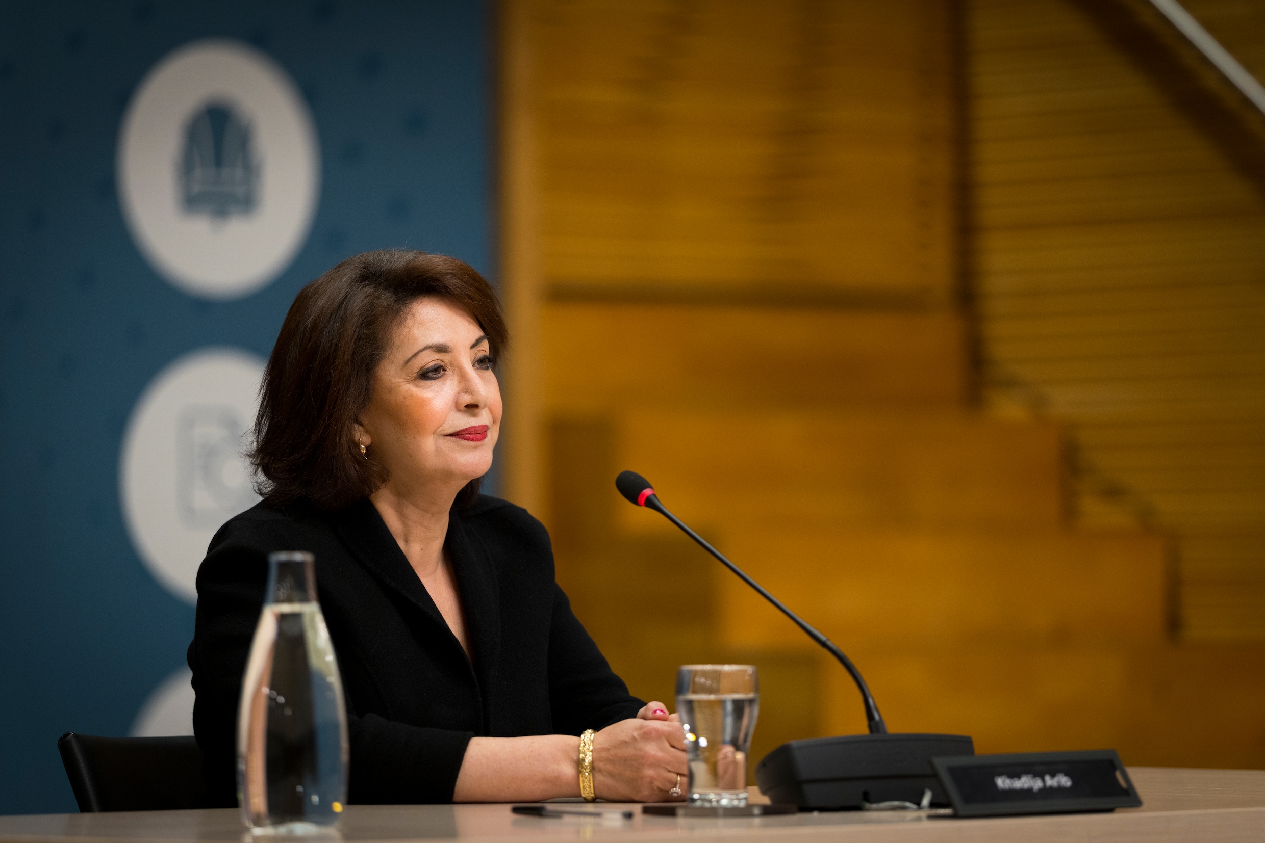 Arib ervoer als Kamervoorzitter ‘druk van bovenaf’ om tijdens begin ...