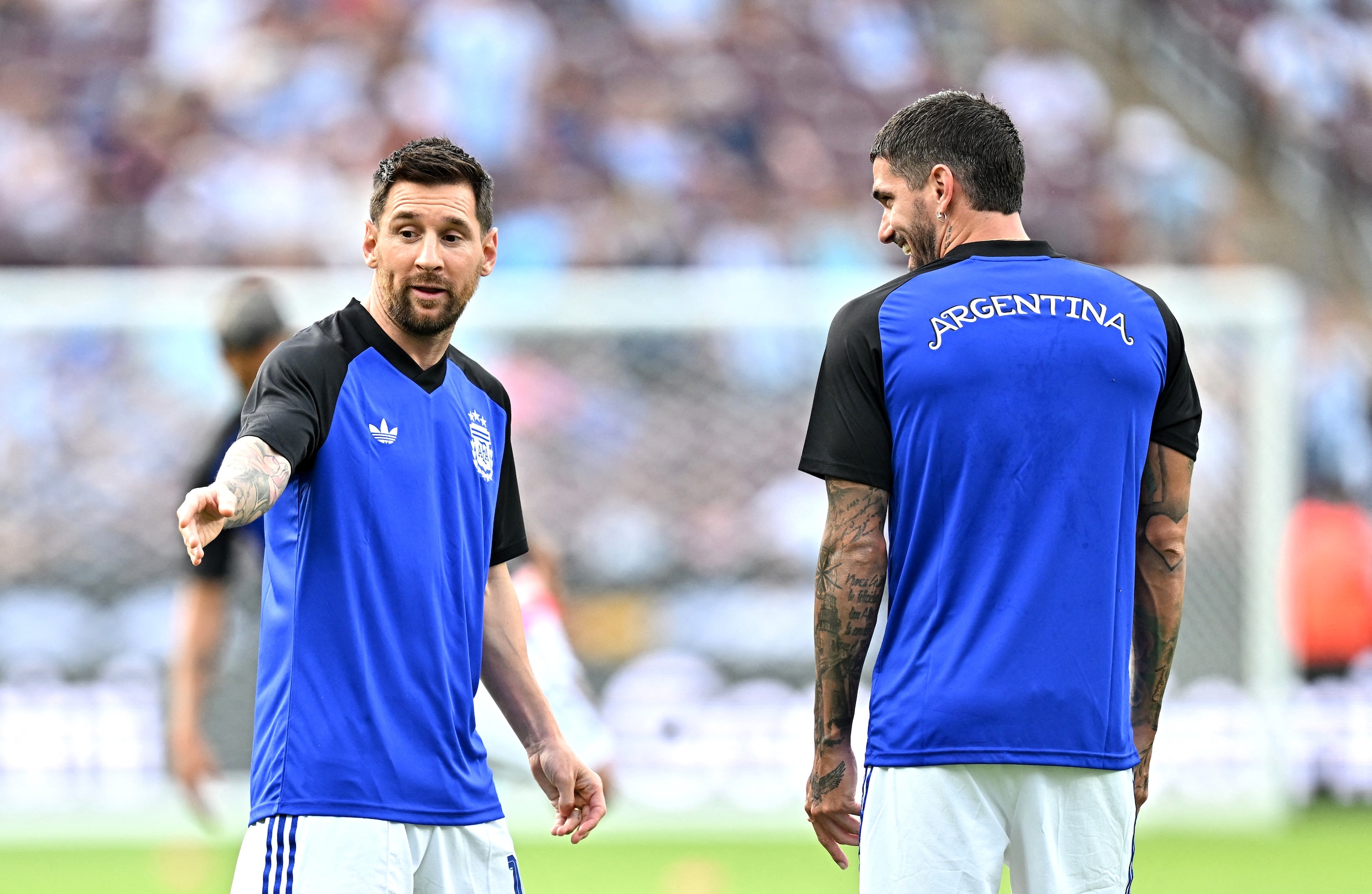 Argentinië wint zonder Messi simpel van Honduras • Brazilië nipt langs ...
