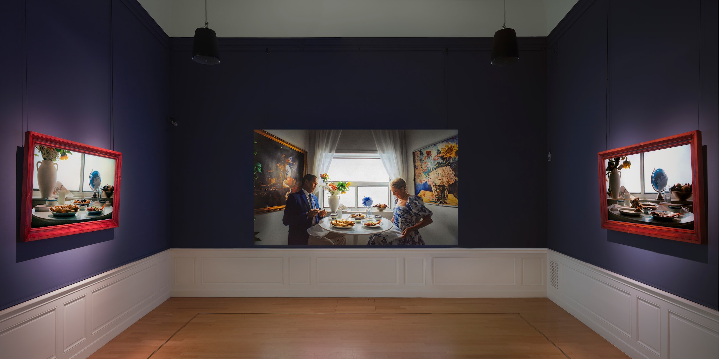 Een deel van de tentoonstelling ‘Sin Wai Kin: Still Life’ slaat de ...