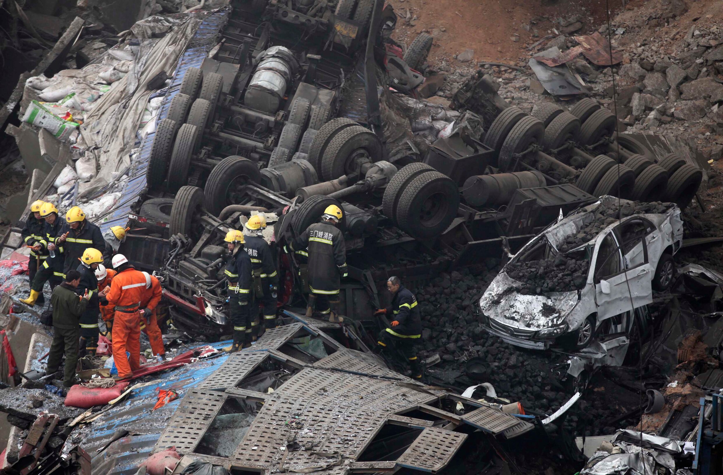 Zeker vijf doden bij explosie vuurwerktruck in China | de Volkskrant Zeker vijf doden bij explosie vuurwerktruck in China | de Volkskrant
