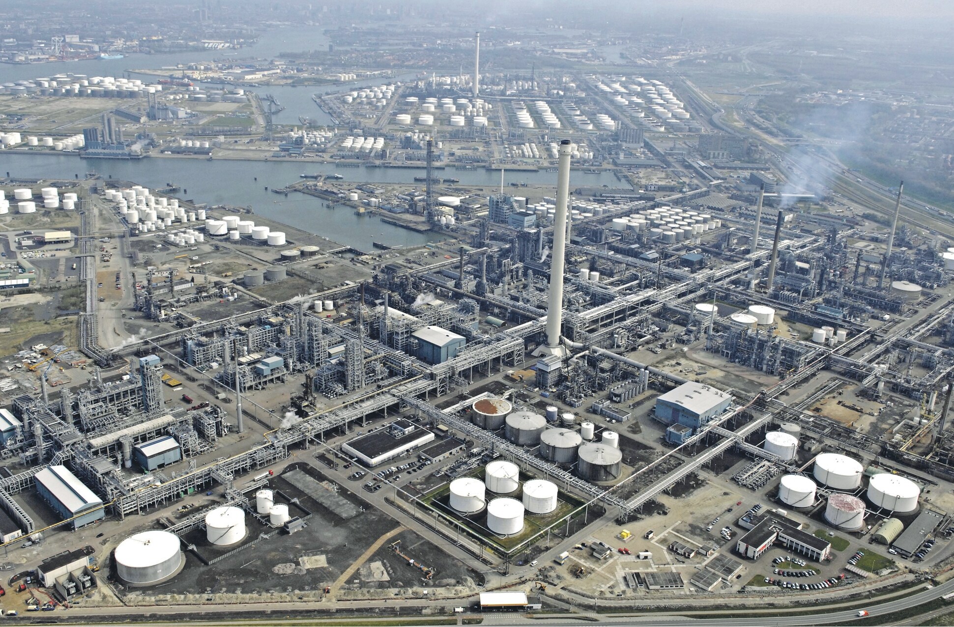 Shell wil waterstoffabriek bouwen op Maasvlakte die draait op ...
