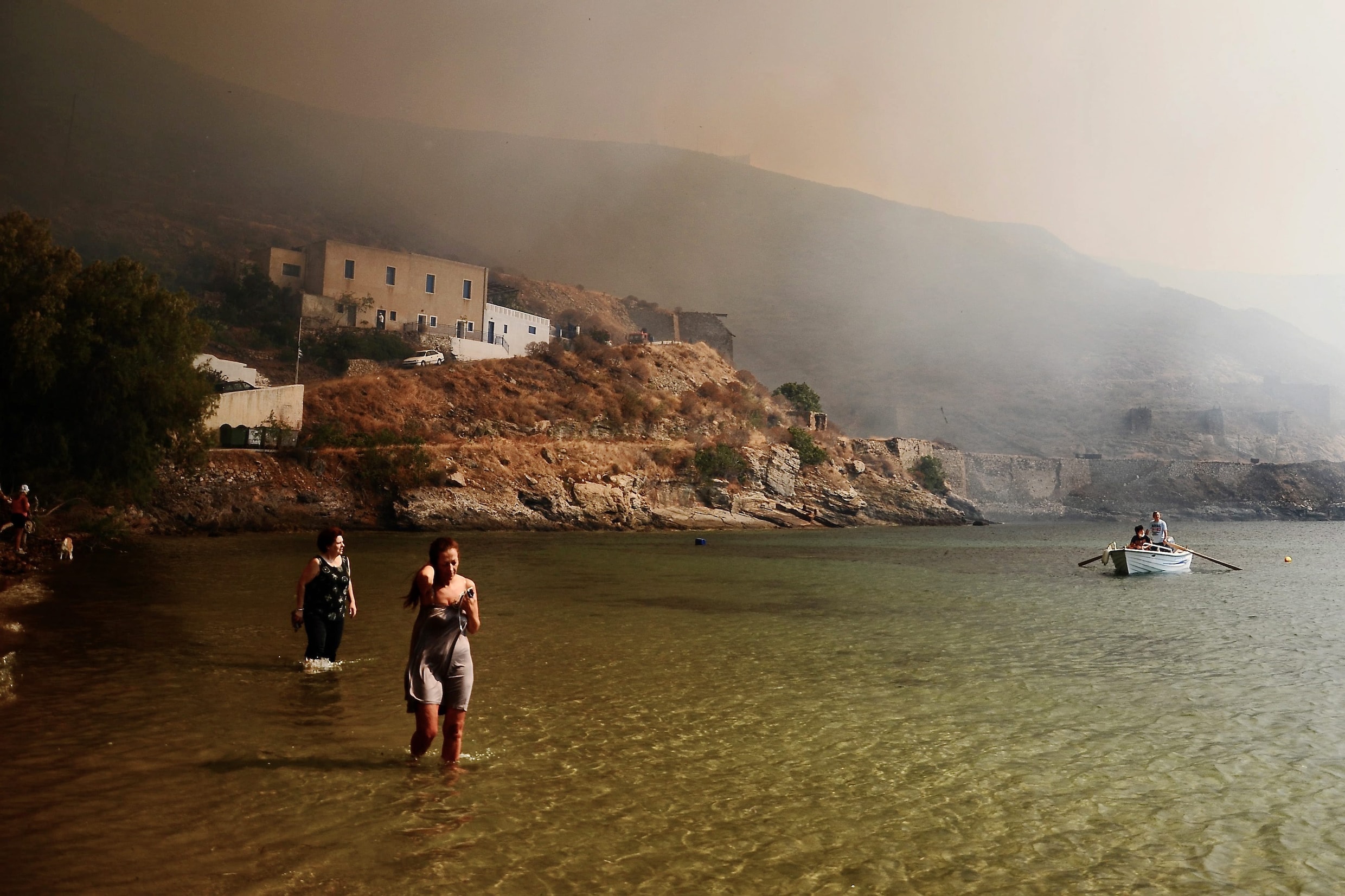 Paniek door aardbeving voor kust Kreta | de Volkskrant