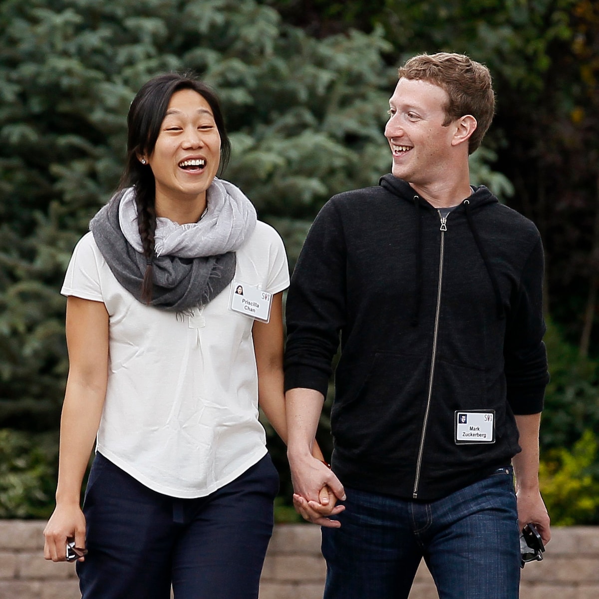 Mark Zuckerberg Vrouw Mark Zuckerberg Bij Het Comomeer