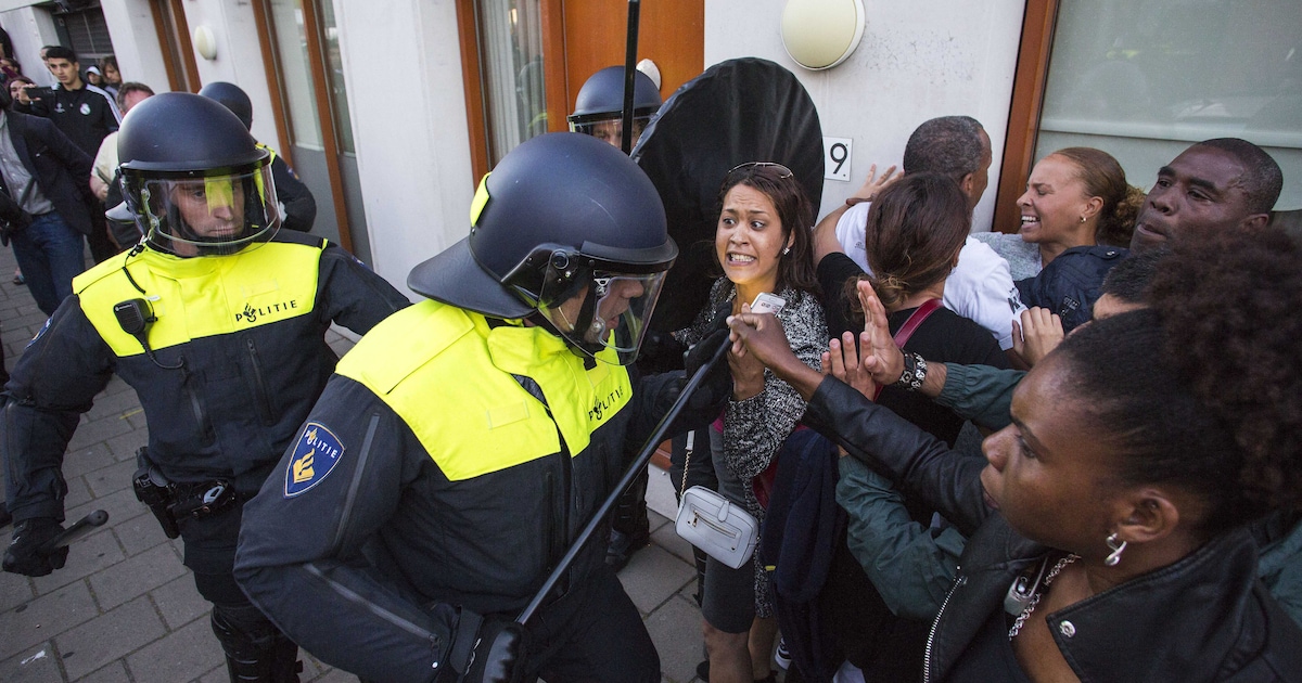 Er komt een nieuwe wet voor agenten die geweld hebben gebruikt, wat ...