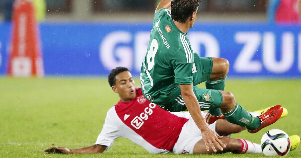 Schwab twee duels geschorst na horrortackle op Riedewald | de Volkskrant