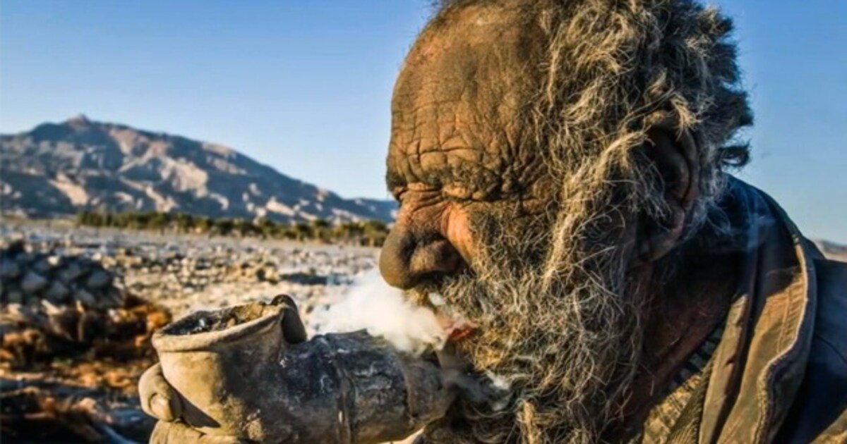 Deze man heeft zich al zestig jaar niet gewassen | de Volkskrant