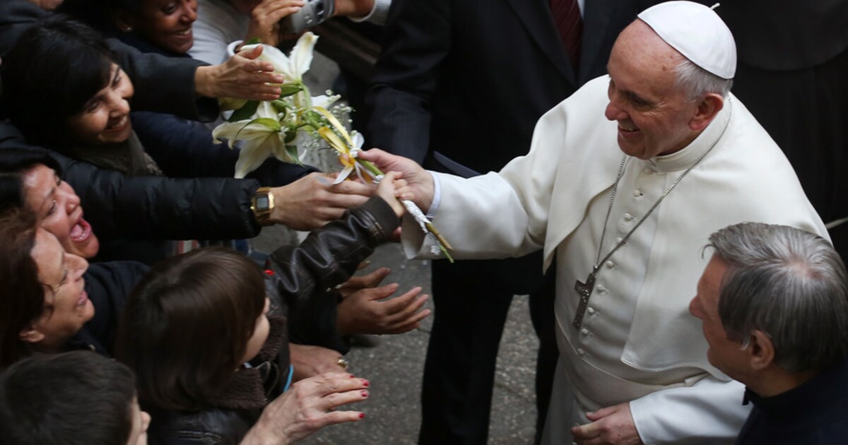 Paus tegen maffia: 'bekeer je of ga naar de hel' | de Volkskrant