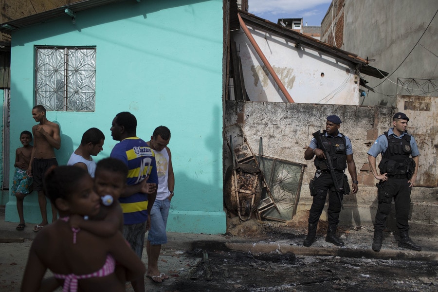 Twee doden bij bezetting sloppenwijken Rio de Janeiro | de Volkskrant