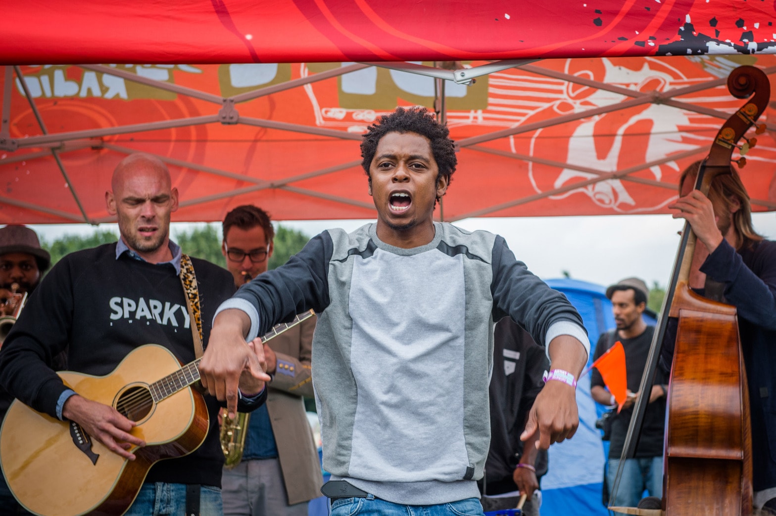 Typhoon wordt nieuwe huisband van De Wereld Draait Door | de Volkskrant