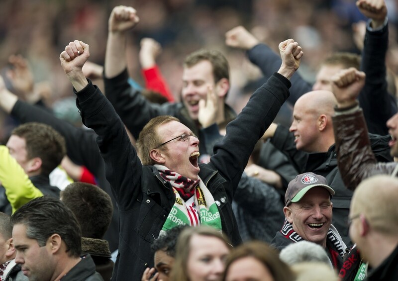Den Haag legt groepsverbod op aan hooligans | de Volkskrant