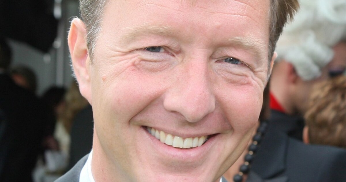 'Het lijkt wel of nieuwslezer Rick Nieman op een feestje is' | de ...