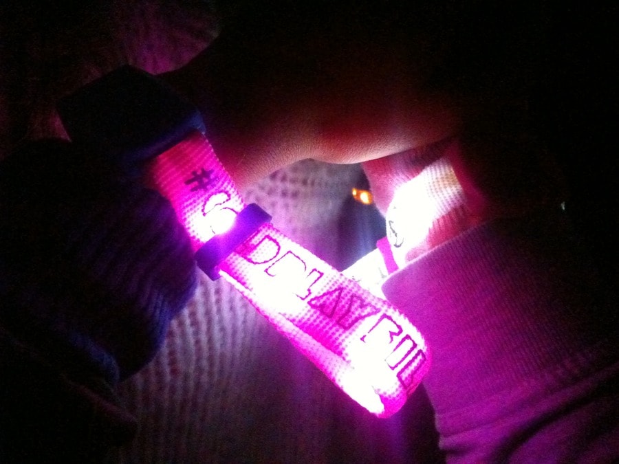 Mysterieuze armbandjes maken concert Coldplay visueel spektakel | de ...