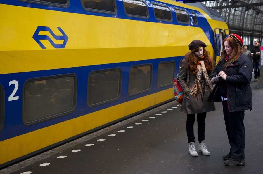 Treinen in spits worden langer | de Volkskrant