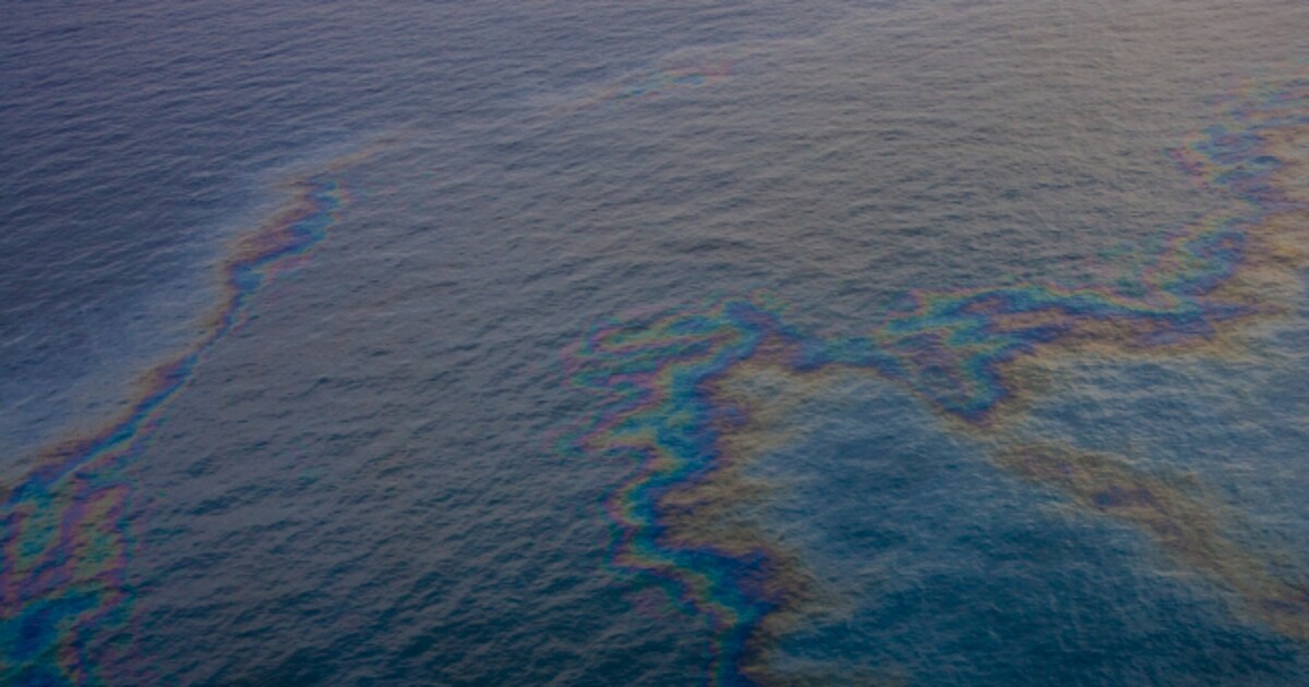 500 liter olie in Nieuwe Maas na botsing schepen | de Volkskrant