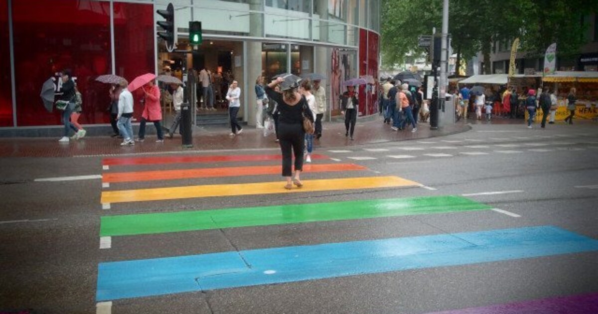 Utrecht houdt homo-zebrapad | de Volkskrant