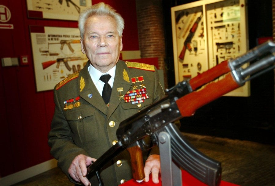 Ontwerper van de AK-47 Kalasjnikov (94) overleden | de Volkskrant