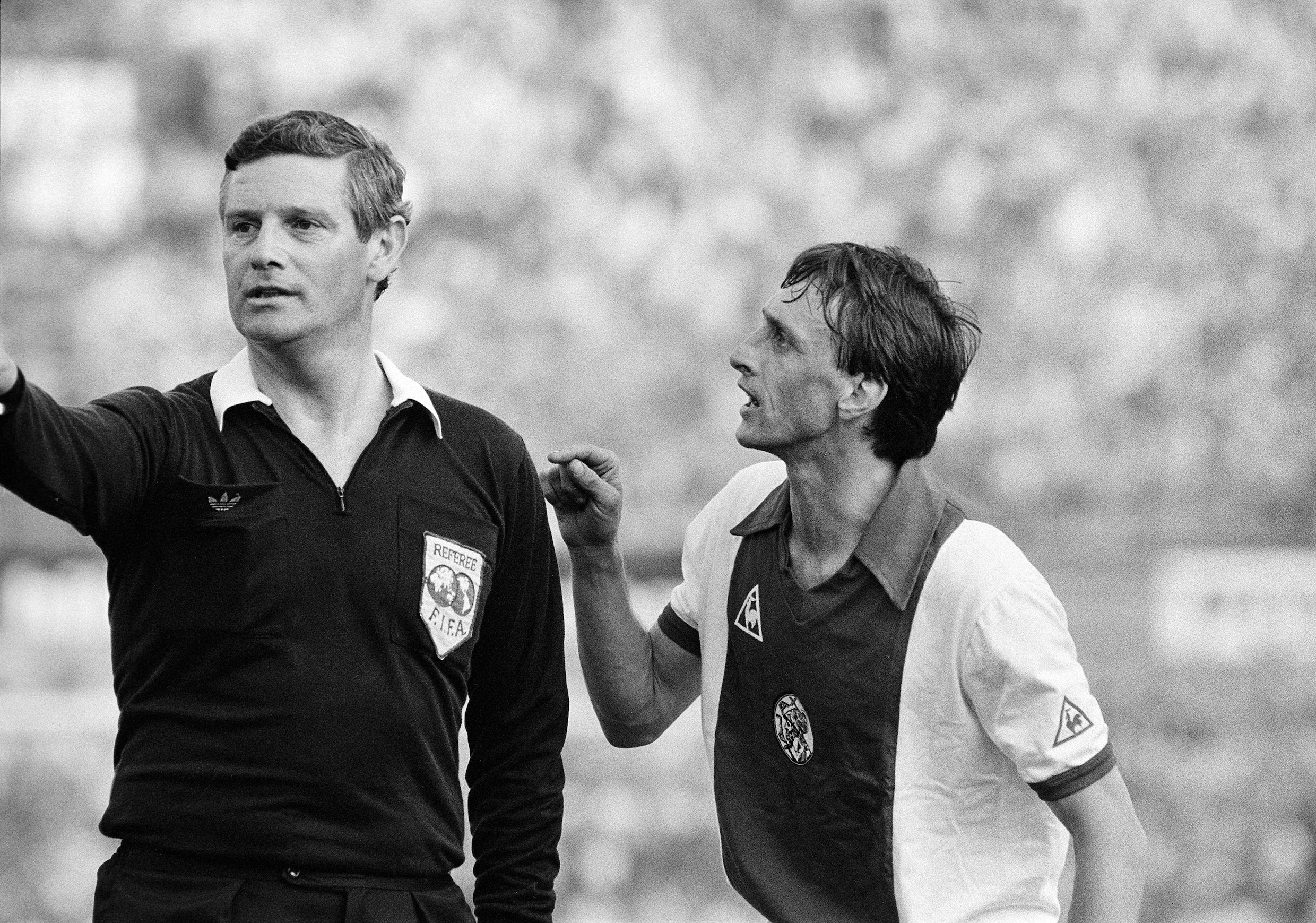 Charles Corver: scheidsrechter van die ene gemiste overtreding | de ...