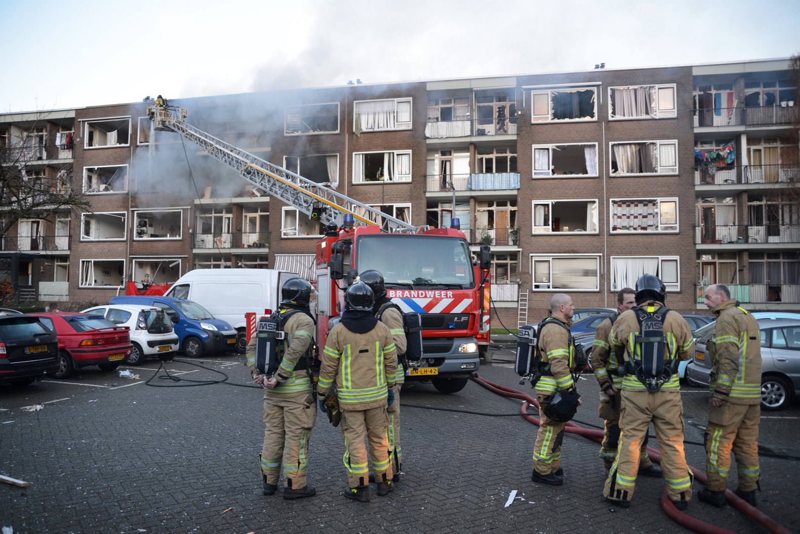 Dertien gewonden door explosie en brand Rotterdam | de Volkskrant Dertien gewonden door explosie en brand Rotterdam | de Volkskrant