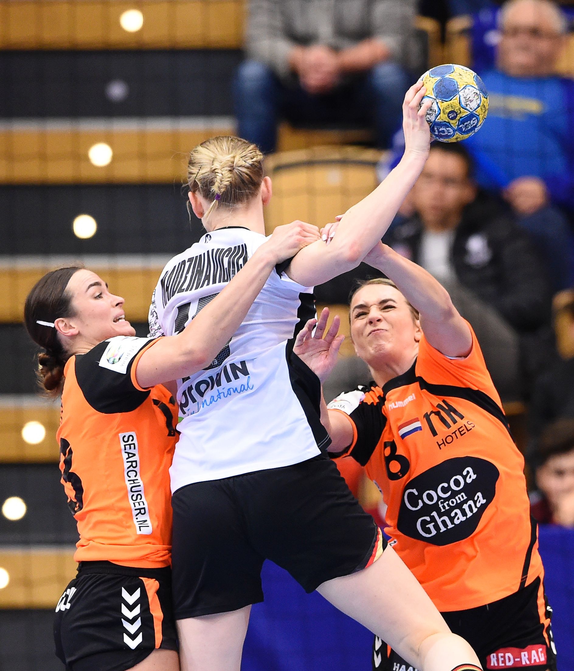 Op het OKT ontbreekt Yvette Broch, maar de deur voor Parijs blijft op een kier | de Volkskrant