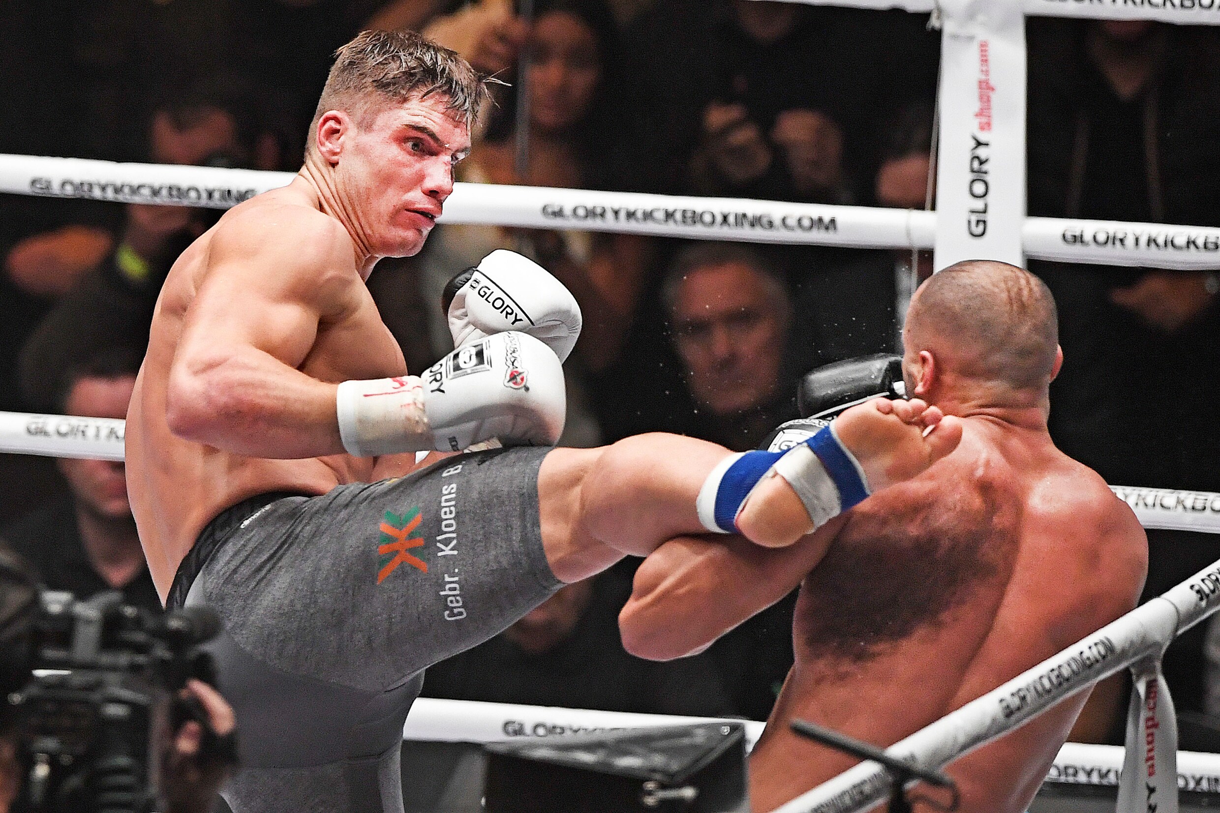 Wat schuilt er achter het vertrek van kickbokser Rico Verhoeven bij ...