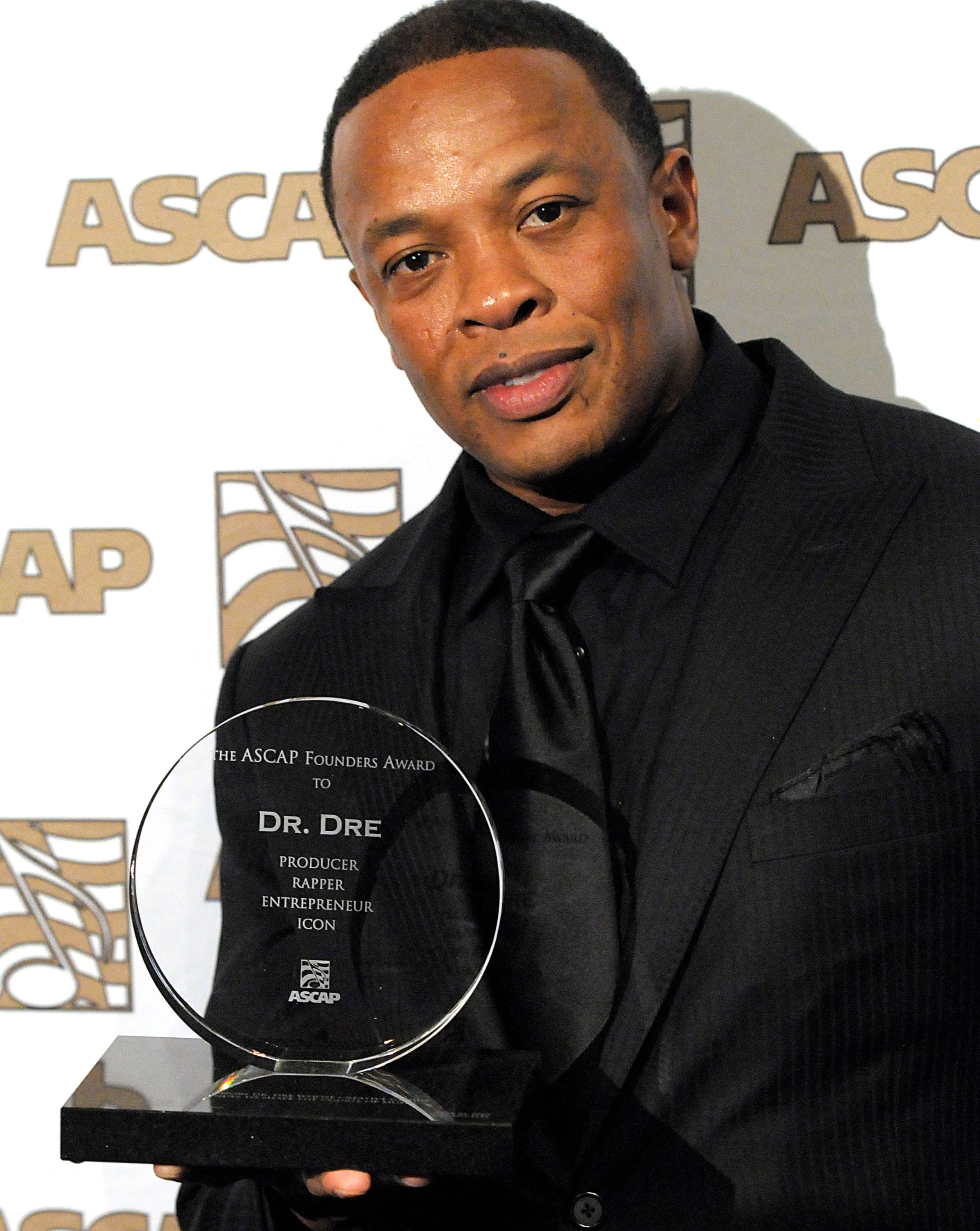 Dr. Dre is bestverdienende rapper dankzij headsets | de Volkskrant